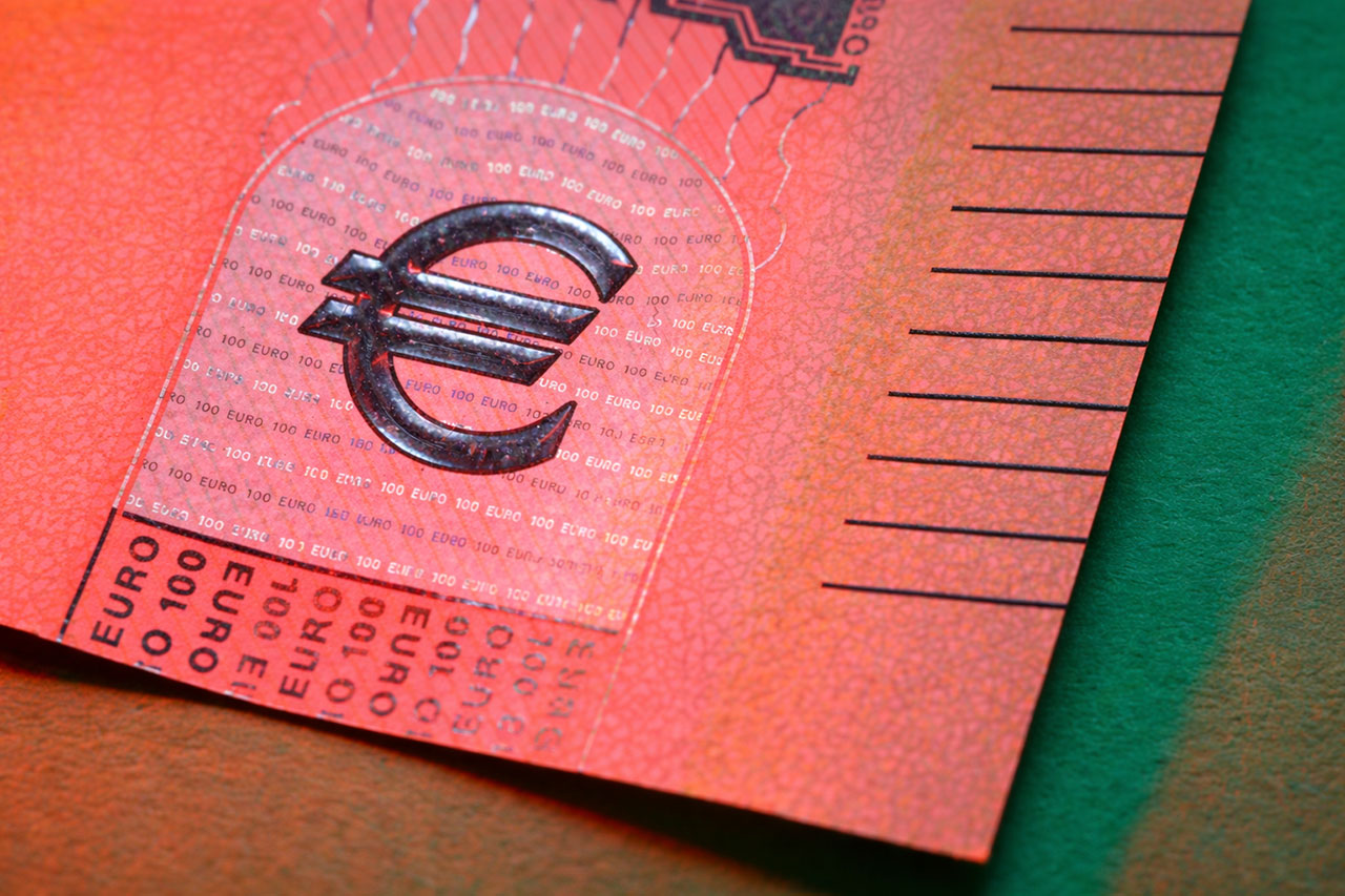 The Euro Is Heading for Its Worst Quarter Since 2024 Amid the Middle ...